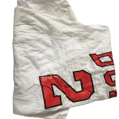 Cina IMPA 232906 Industrial workshop rags cleaning cloth scraps used t shirt rags cotton wiping rags for cleaning in vendita