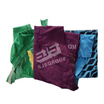 Cina Wholesale Industrial trapo 20KG bale package fabric cuttings cotton rags cleaning cloths t shirt rags in vendita