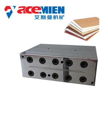 Cina Linea dell'estrusione del pannello di parete del PVC dei pannelli di rivestimento con le macchine di plastica del pannello per soffitti in vendita