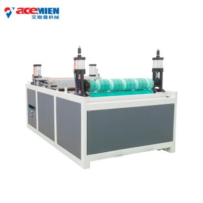 Chine Machine ondulée 4M/Min de formage de feuilles de toit de sandwich en plastique à vendre