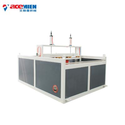 Chine Machine ondulée 4M/Min de formage de feuilles de toit de sandwich en plastique à vendre