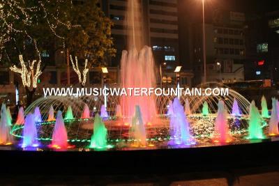 Cina fontane di pietra moderne del giardino di tensione 220V/380V con la luce di DMX 512 in vendita