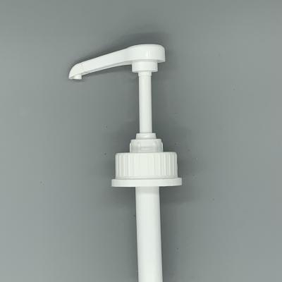 Cina Erogatore bianco di plastica sicuro della pompa della bottiglia dell'alimento 43mm per sciroppo in vendita