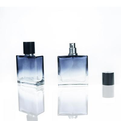 中国 空30ml 50mlのスプレー ポンプ香水瓶の勾配の平らな正方形ガラス 販売のため