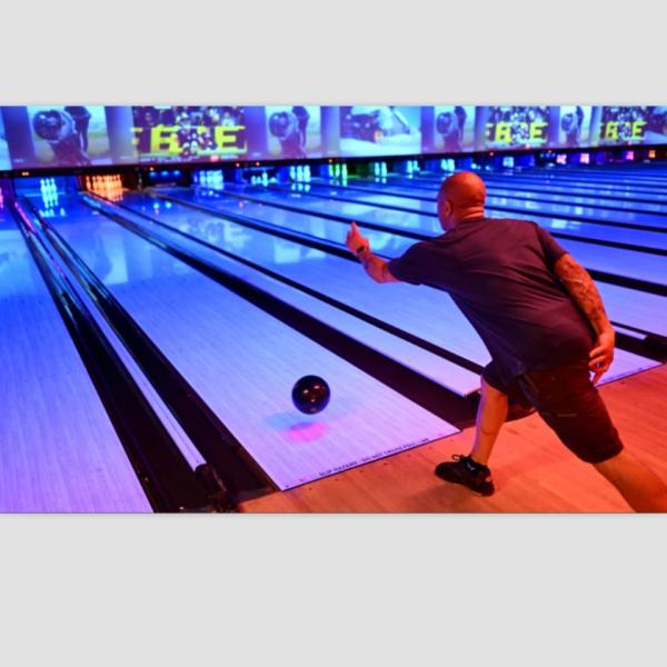 Quality Indoor Sports Equipment Synthetic Bowling Lanes with Various Glow Patterns and for sale