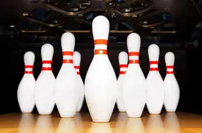 Cina 3.8lb Pini da bowling bianchi resistenti agli urti facili da impilare e sistemare riciclabili direttamente in vendita