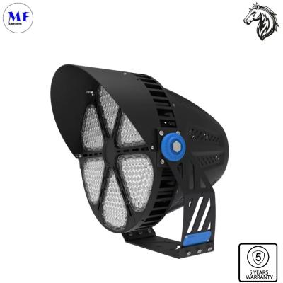 Cina 750W 150-155lm/W LED Spot Light Inondazione 5 anni di garanzia IP65 IK08 CCT 5000K Per parcheggi in vendita