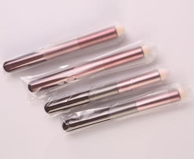 Cina Single Multifunction Brush Good For Lip Blending And Detail Conceal in vendita