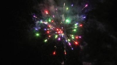 Cina I fuochi d'artificio pirotecnici cinesi del dolce di Liuyang 24 fuochi d'artificio dei colpi 500G agglutinano in vendita