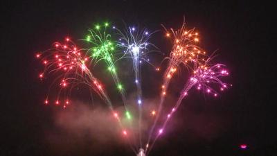 Cina La pirotecnica di saluto ha personalizzato i fuochi d'artificio cinesi del dolce dell'esposizione 200 colpi in vendita