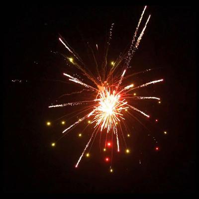 China Het Chinese Cakevuurwerk Van de consument voor Nieuwjaarviering 1.4g Un0336 koekt Pyrotechnic Te koop