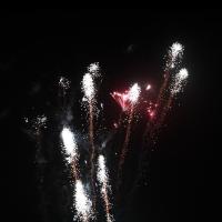 Cina Fuochi d'artificio cinesi 67 colpi Torta di consumo Fuochi d'artificio forniture pirotecniche in vendita