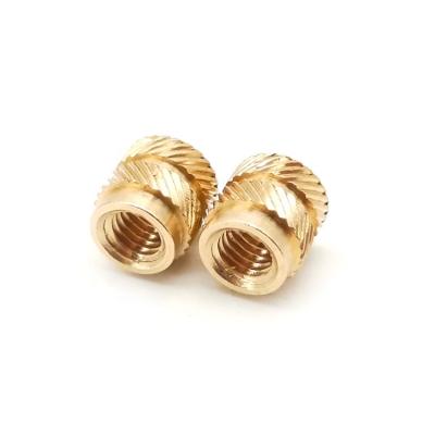 Cina L'inserzione d'ottone riutilizzabile M4*6*7 dell'OEM ha zigrinato l'inserzione dell'insieme di calore del palo del calore dell'ottone del metallo in vendita