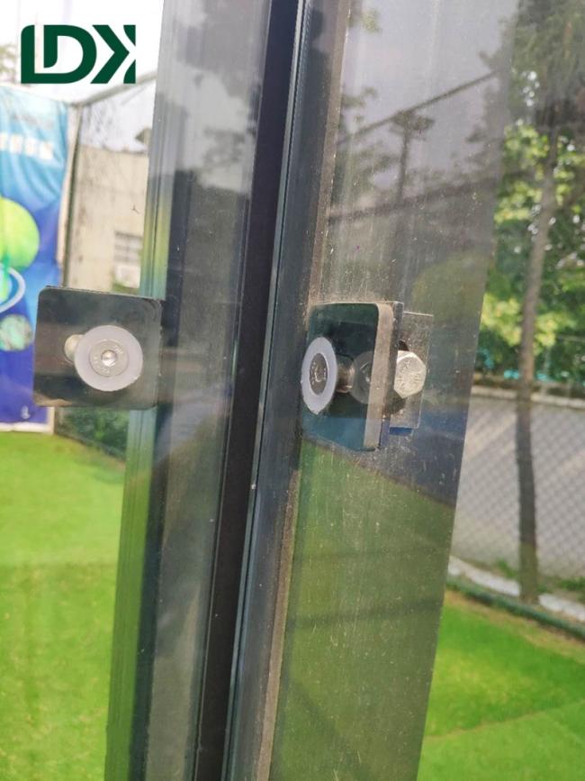 Tempered glass wall detail of padel court