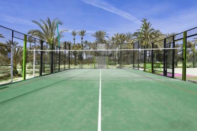China Padel Tennis Court With Cover Entertainment Regardless Any Weather Integrated Fencing Multi-purpose Sport Equipment Paddle Court for sale