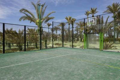 China Hot Dip Galvanized Multifunctional Poles Panoramic Padel Court Padel Turf Padel Tennis Court for sale