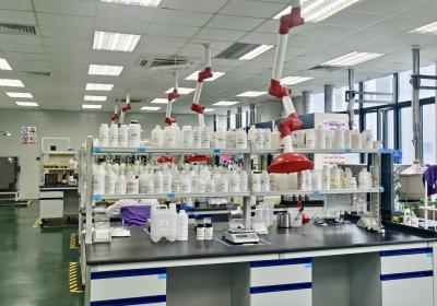 Κίνα Στερεό περιεχόμενο 30% 2% Διαφανές υγρό RS-521 για μη ρυτίδες και μη πτυσσόμενες επιφάνειες προς πώληση