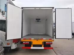 Cina Camion Dongfeng del contenitore di frigorifero del congelatore 4*2 5 tonnellate grado -5 - -15 in vendita