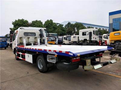China Dongfeng Wrecker Tow Truck 4 Ton, redt Flatbed Slepende Vrachtwagen Te koop
