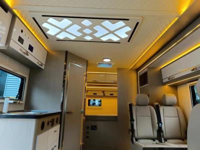 China 170 hp 3 Beds RV Caravan Van , Rotary Toilet Mobile Home Camper Van for sale