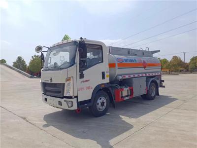 Cina camion mobile di Bowser dell'olio del camion 5000L SINOTRUK HOWO dell'erogatore del serbatoio di combustibile 5m3 in vendita
