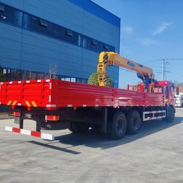 Cina 6*4 Boom Dongfeng Straight Telescopic Truck Montaged Crane per le necessità di sollevamento pesante in vendita