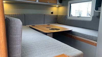 China De witte Kleine Off Road-Slaapkamers van de Kampeerautocaravan 1500kg 2 voor het Openluchtfamilie Reizen Te koop