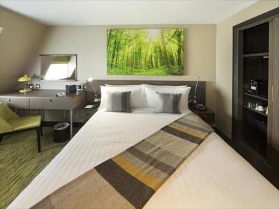 China Putrajaya modern hotel fashion furniture bedroom sets used HPL laminate bed with desk table and in wall wardrobe cabinet for sale