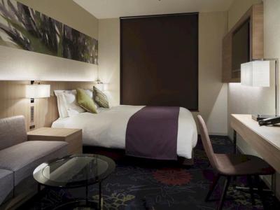 China New Zealand hotel furniture supplier from China manufactuer for guestroom wood furniture bed with wall panel and Casagoo for sale