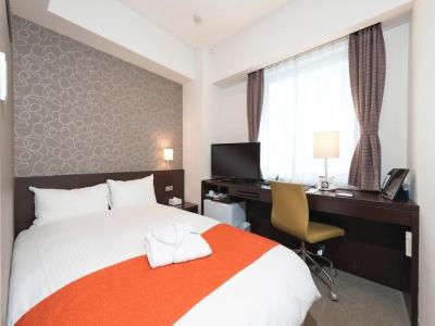 China Newcastle hotel style apartment furniture laminate panel bed with side table and TV cabinet writing desk table for sale