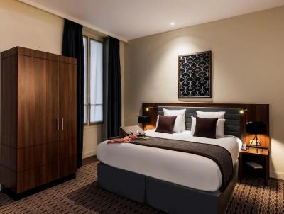 China Togo hotel furniture apartment furniture of bedroom set laminate wood headboard with fabric pad and wardrobe cabinet for sale