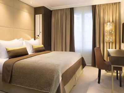 China Eritrea luxury hotel design of interior furniture by upholstered headboard bed with chairs and desk table for sale
