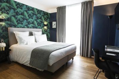 China Congo hotel room furniture from China by Leather bed with wood side table and TV table cabinet for sale
