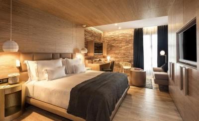 China Tanzania luxury hotel furniture manufactuer from China for bedroom furniture set by leather bed with bench sofa and chai for sale