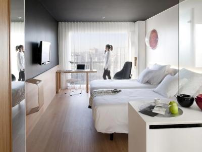China Tunisia apartment furniture supplier by MDF in glossy painting Bed with nightstand and writing desk table for sale