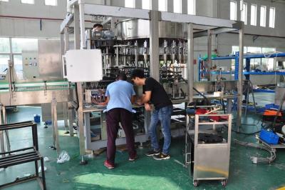 Cina Macchina di rifornimento della bevanda, controllo liquido dello SpA dell'imbottigliatrice con il touch screen in vendita
