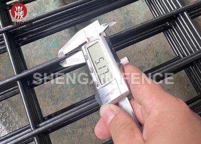 Cina il pannello di piegamento del metallo 3d di 50x200mm ha curvato il cavo saldato Mesh Fence For Garden in vendita
