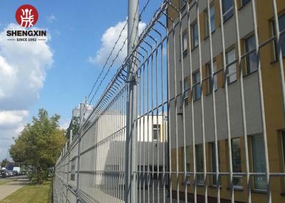 Cina Recinto di filo metallico quadrato saldato di piegamento della posta 3d Pvc Coated Steel Mesh Curved Panels in vendita