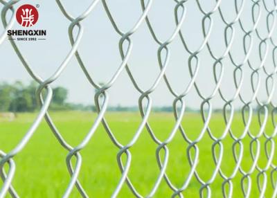 China Un PVC da 6 piedi ha ricoperto la lunghezza di Cyclone Wire Mesh Fence Panels 0.50m-5.0m del recinto del collegamento a catena for sale