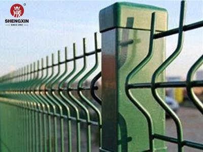 China Il PVC amichevole di ECO ha ricoperto il cavo saldato curvo 3D Mesh Fence RAL 6005 for sale