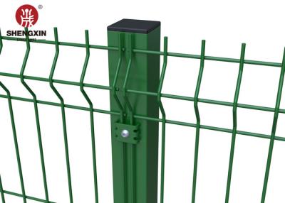China Recinzione in rete metallica curva 3d impermeabile a palo quadrato zincata for sale