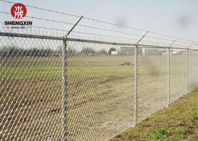 Cina Collegamento a catena galvanizzato Mesh Fence Garden Decorative Cyclone del filo di acciaio 2.5m 6ft in vendita