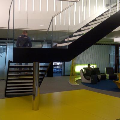 China Modern Indoor Straight Double Stringers Timber Steel Staircase for sale