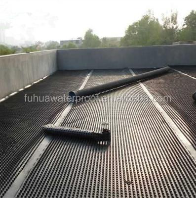 Китай Водонепроницаемая мембрана HDPE Черно-белый дренажный клеточный коврик для дренажа в саду Длина 10-15 м на рулон продается