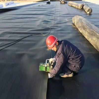 Китай CE сертифицированная водонепроницаемая мембрана Tresluces Liner для синих/черных прудов ширина 1M-8M 1,5 мм HDPE продается