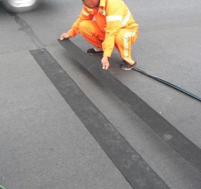 China Modern Design Style Self Adhesive Asphalt Driveway Road Joint Sealing Solution Crack Repair Pavement Tape for sale