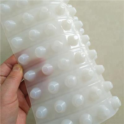 Китай Подпольная гаражная водонепроницаемая дренажная доска из HDPE с 50-летним сроком службы и долговечной производительностью продается