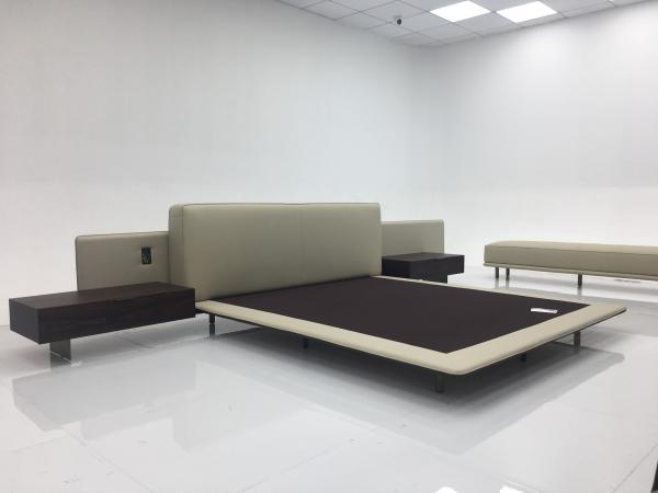 Quality Queen Size Real Leather Sleigh Bed With No Underbed Storage Solution Contemporary for sale