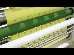 Centrare la superficie della macchina da cucire per fogli di carta
