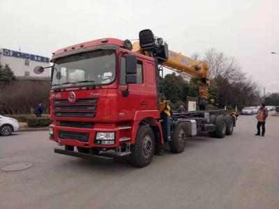 Cina Euro II Cran Cargo Truck SHACMAN H3000 Construction Crane Truck 8x4 340 hp in vendita